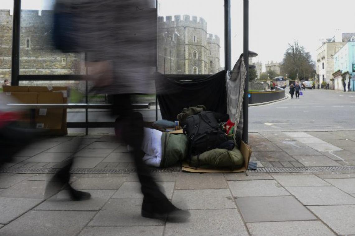 Un homme met le feu à deux SDF à Londres - Metrotime
