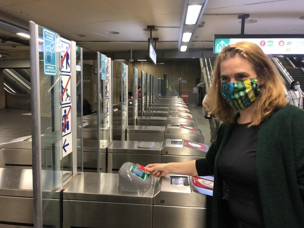 Payer son trajet Stib avec la carte bancaire sur le réseau, c'est ...