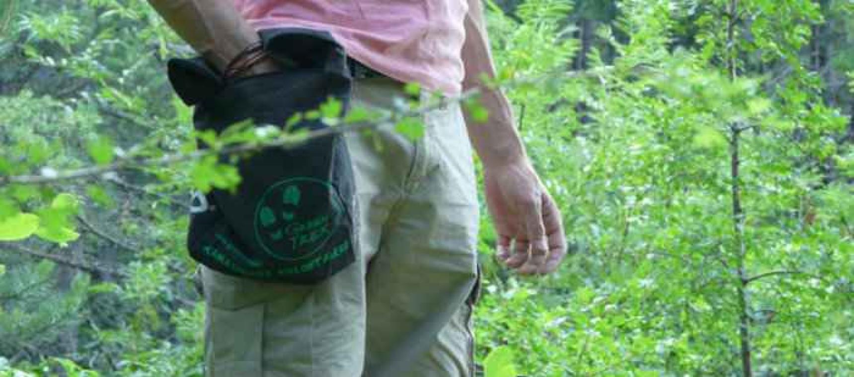 Randonneur et "ramasseur" de déchets en même temps - Metrotime
