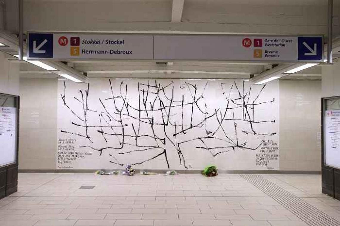 PHOTOS. La nouvelle fresque du métro Maelbeek dévoilée ce matin - Metrotime