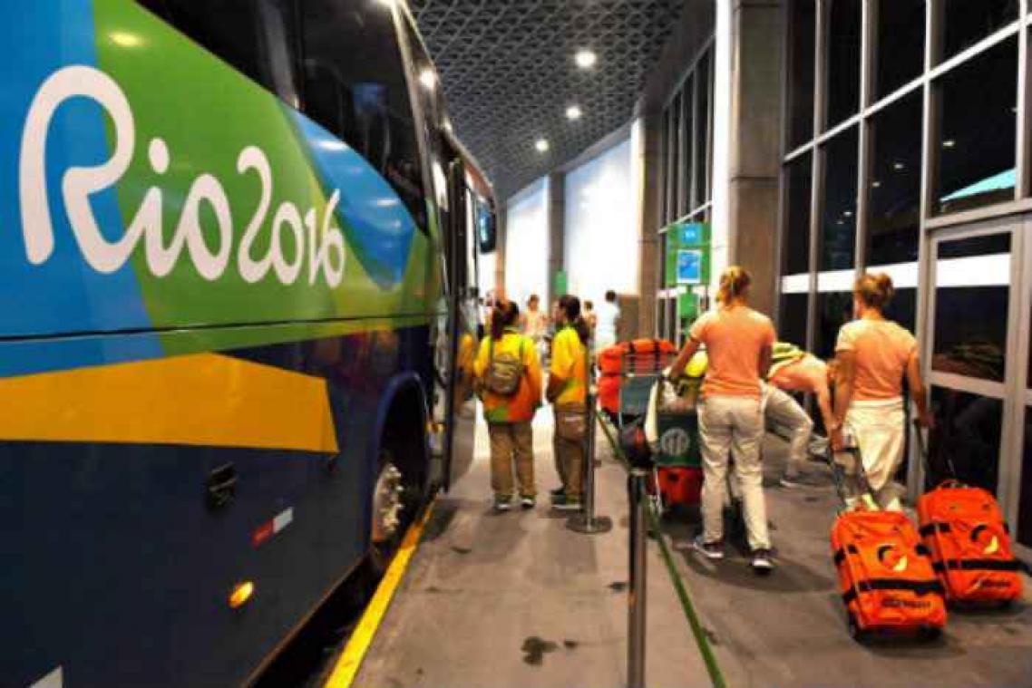 Rio 2016 : Les premiers sportifs arrivent à Rio, problèmes au village ...