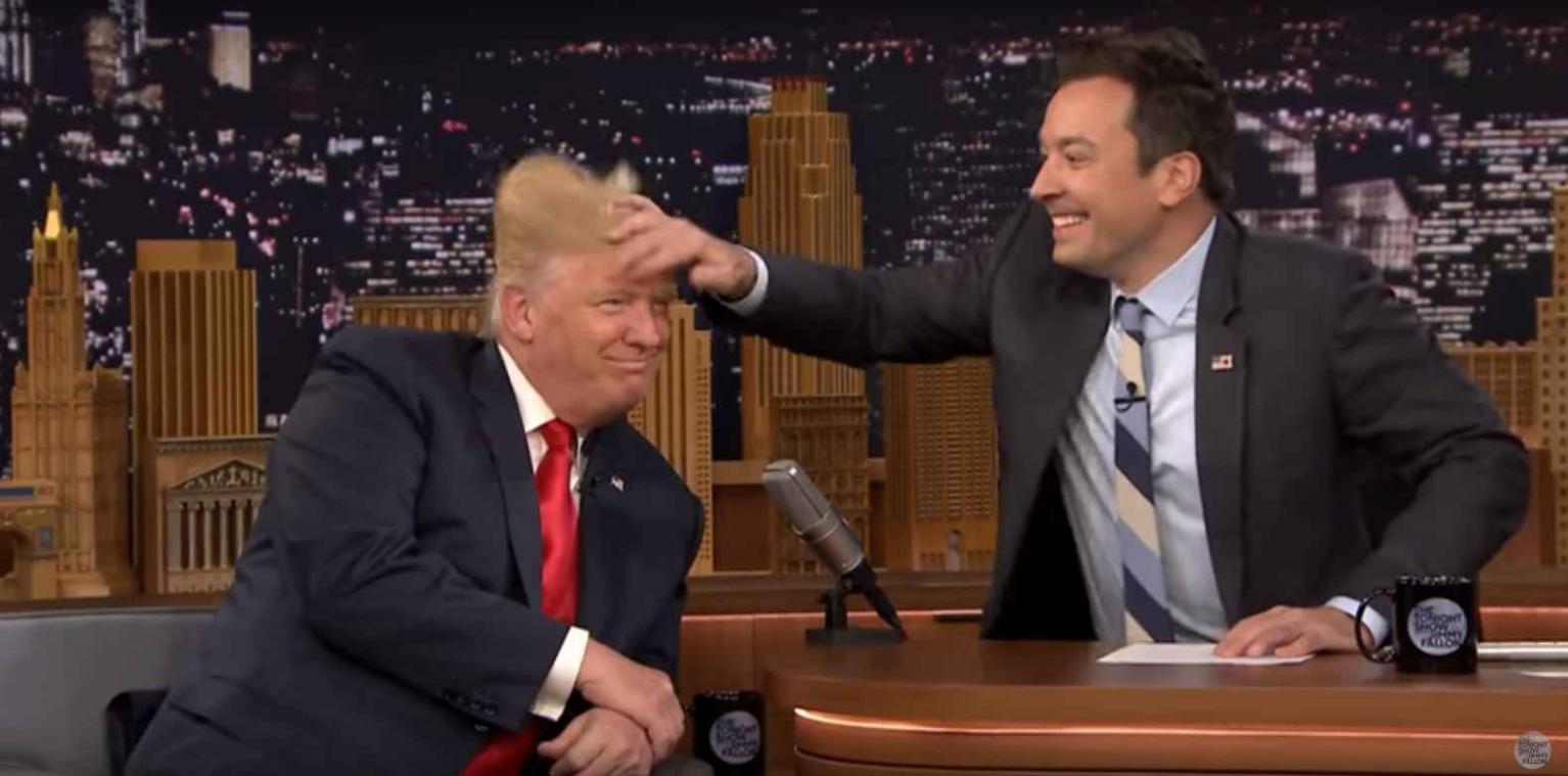 VIDEO. Jimmy Fallon vérifie en direct si Donald Trump porte un perruque ...