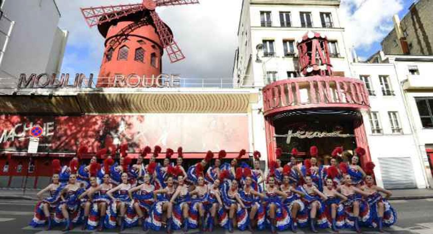 Les danseuses du Moulin Rouge battent le record du monde de... ronds de ...