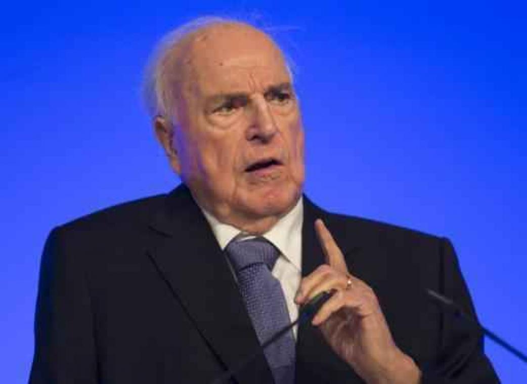 Un million d'euros d'amende pour deux biographes d'Helmut Kohl - Metrotime