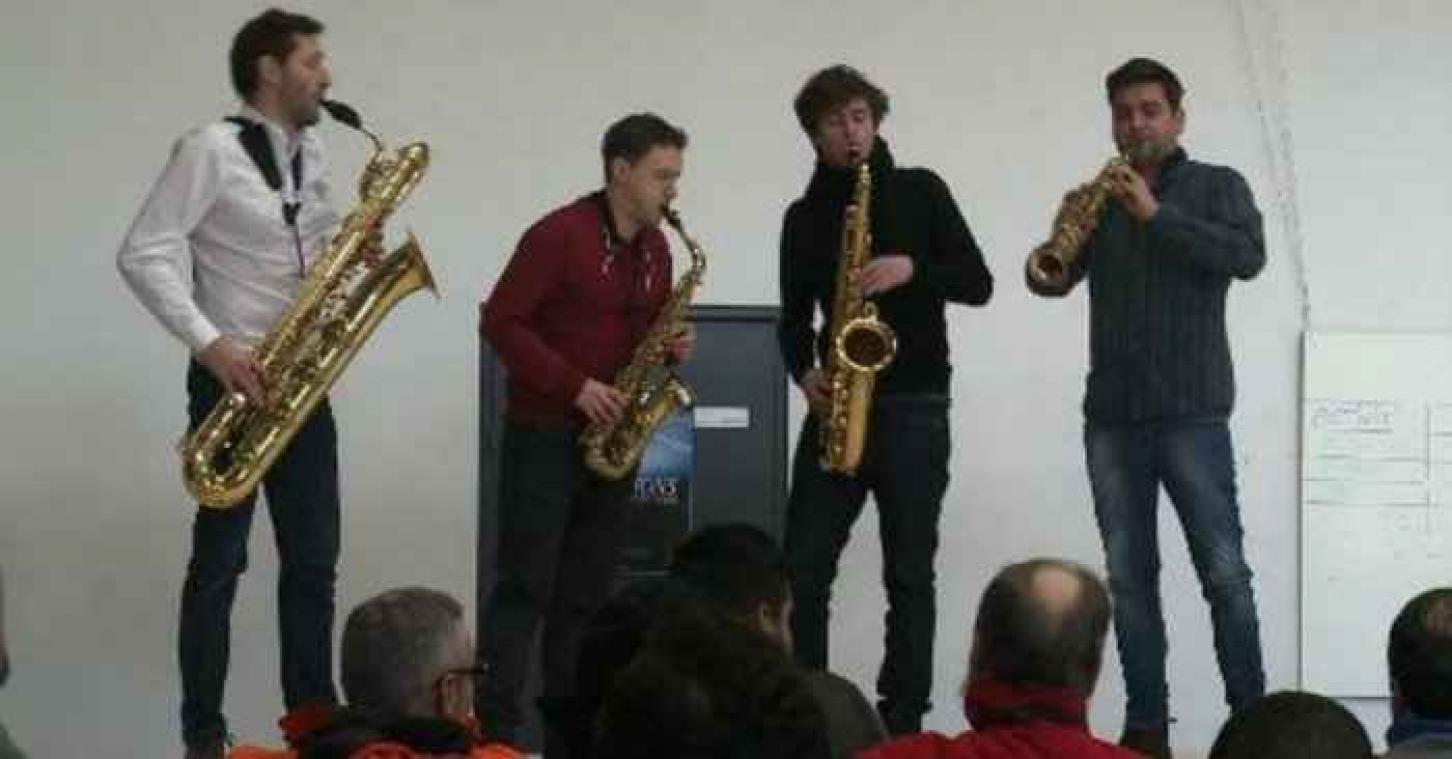 Des saxophonistes jouent Gershwin et «Game of Thrones» en prison ...