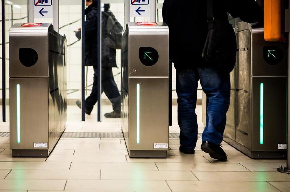 Les tickets Stib sur smartphone et carte bancaire - Metrotime
