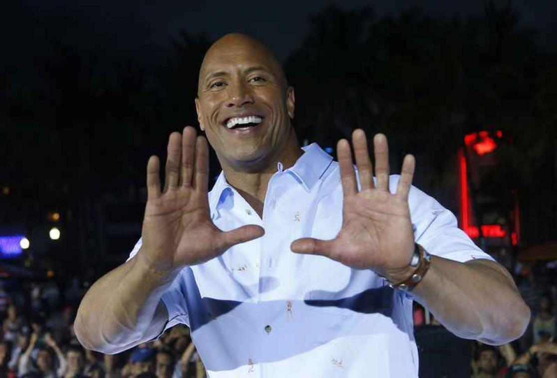 Dwayne Johnson fait la promotion pour Apple - Metrotime