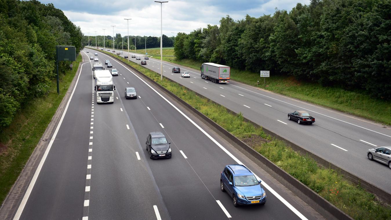 L’autoroute E411 fermée à Wavre, en direction de Bruxelles, à cause d ...