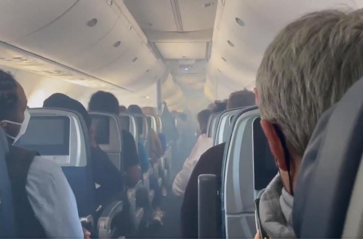 De la fumée à bord: un avion de Delta Air Lines contraint d’atterrir d’urgence (vidéo) - Metrotime