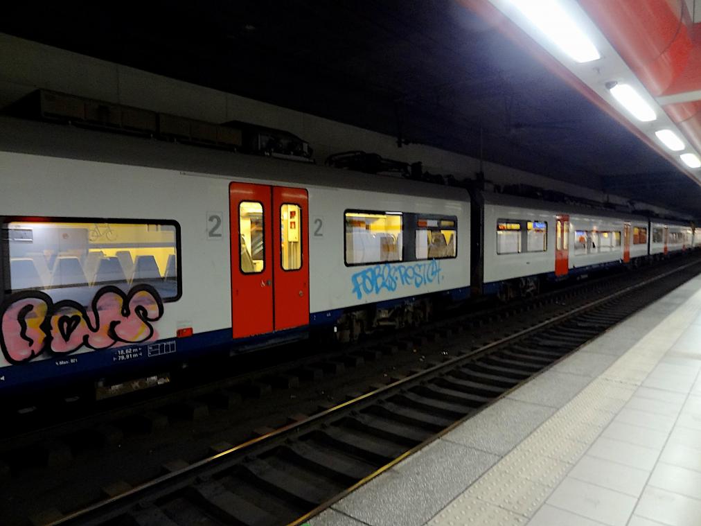 Gros bug dans les gares ce matin, les trains annoncés en quatre langues ...