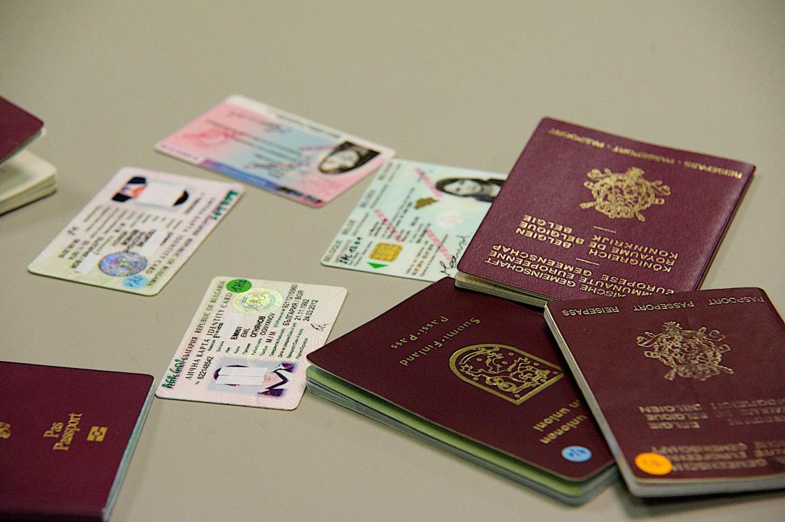 Pourquoi est-il interdit de sourire sur les photos de vos documents officiels ? - Metrotime