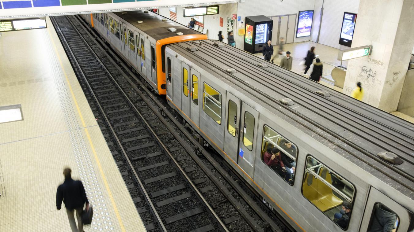 Bruxelles: cette carte Stib montre le temps de marche entre deux ...