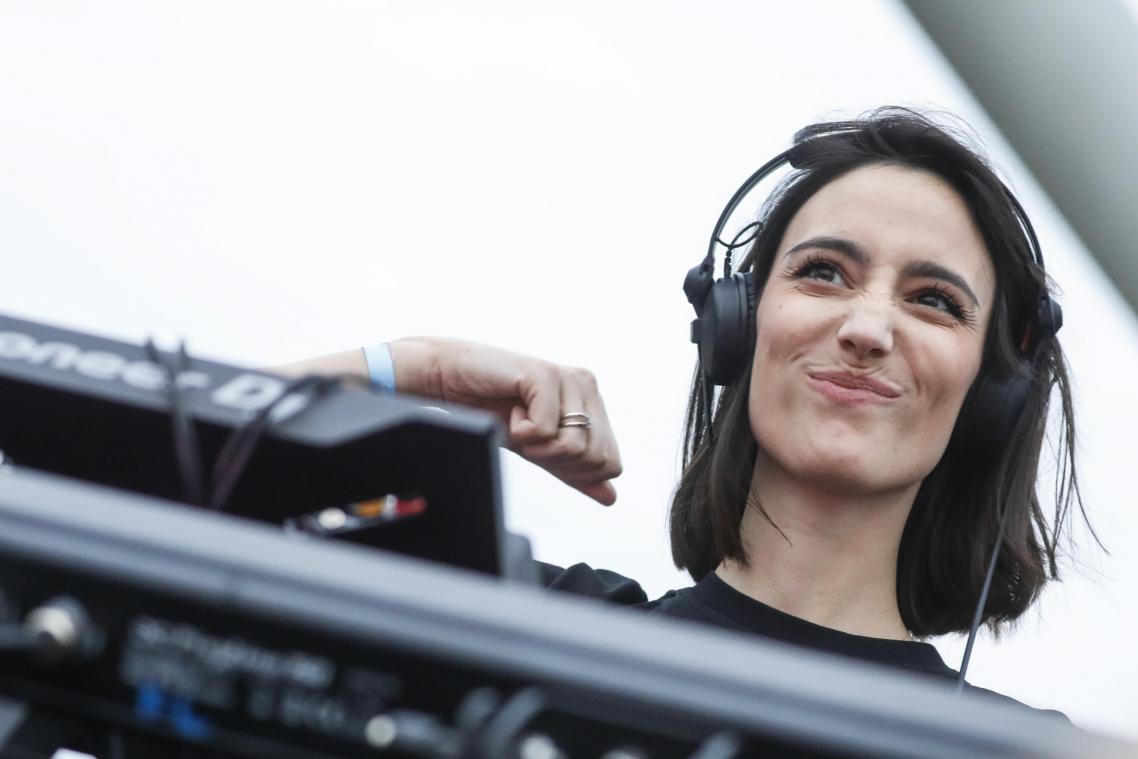 Amelie Lens présente sa petite fille au monde: «Un nouveau type d’amour ...