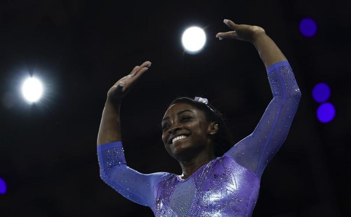 VIDEO. Waag jij je aan de handstand-challenge van Simone Biles? - Metrotime