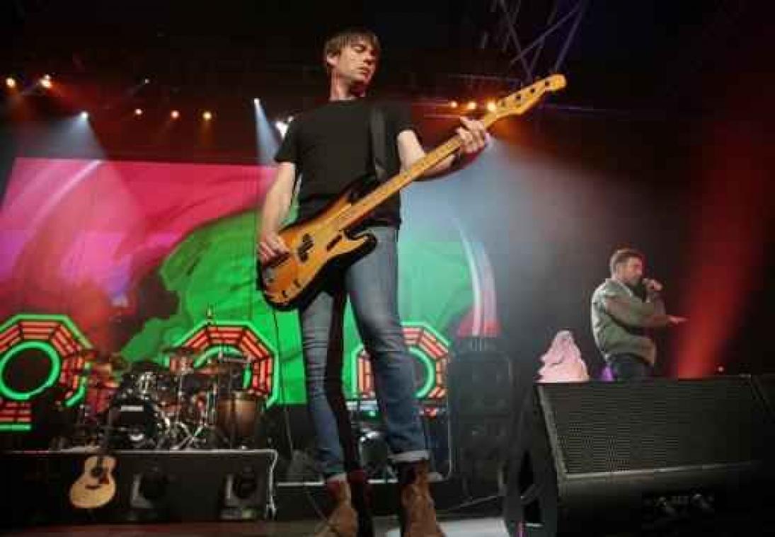 Blur-bassist Alex James waste 10 jaar lang zijn haar niet - Metrotime