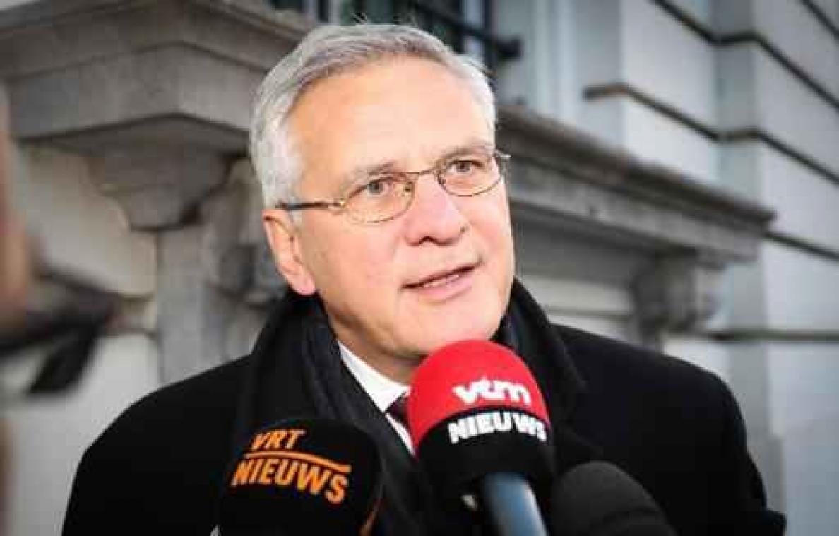 Kris Peeters wil Europees professioneel identiteitsdocument - Metrotime