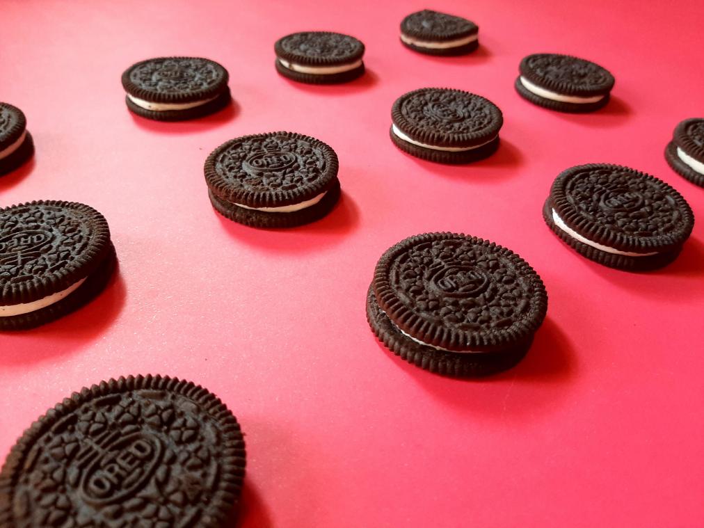 Wetenschapper onderzoekt manier om Oreo perfect in twee te kunnen ...
