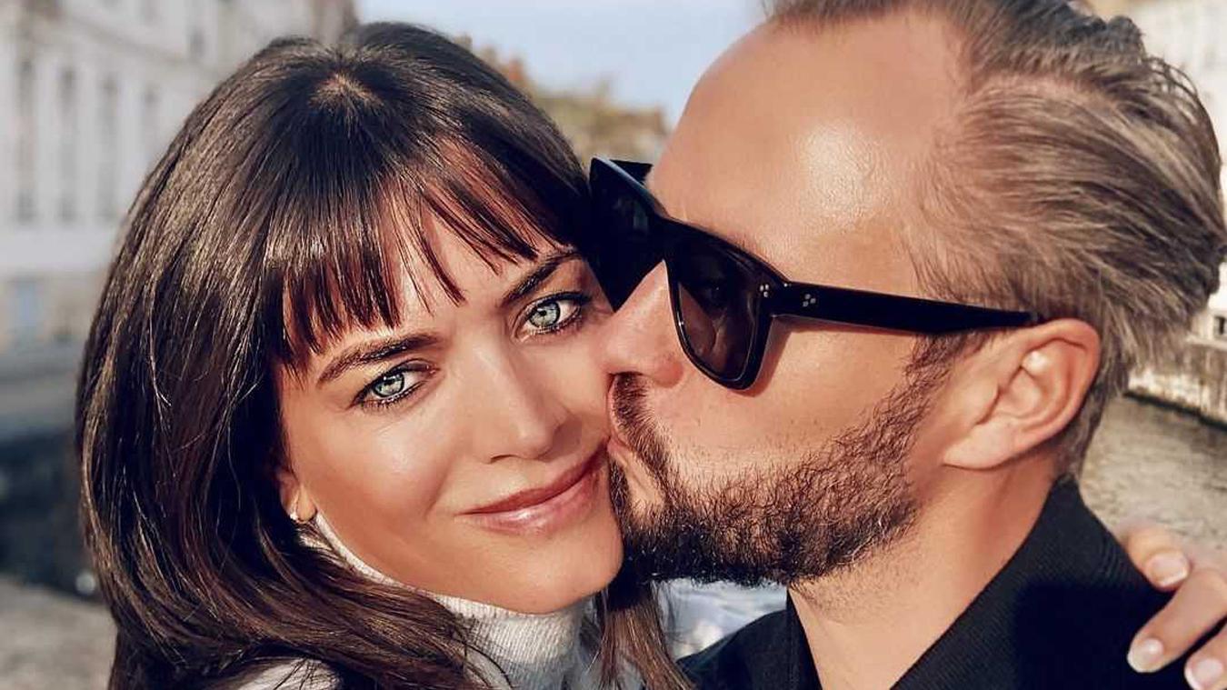 Hoogzwangere Astrid Coppens deelt foto van bolle buik: «Nu begint het echt te korten» - Metrotime