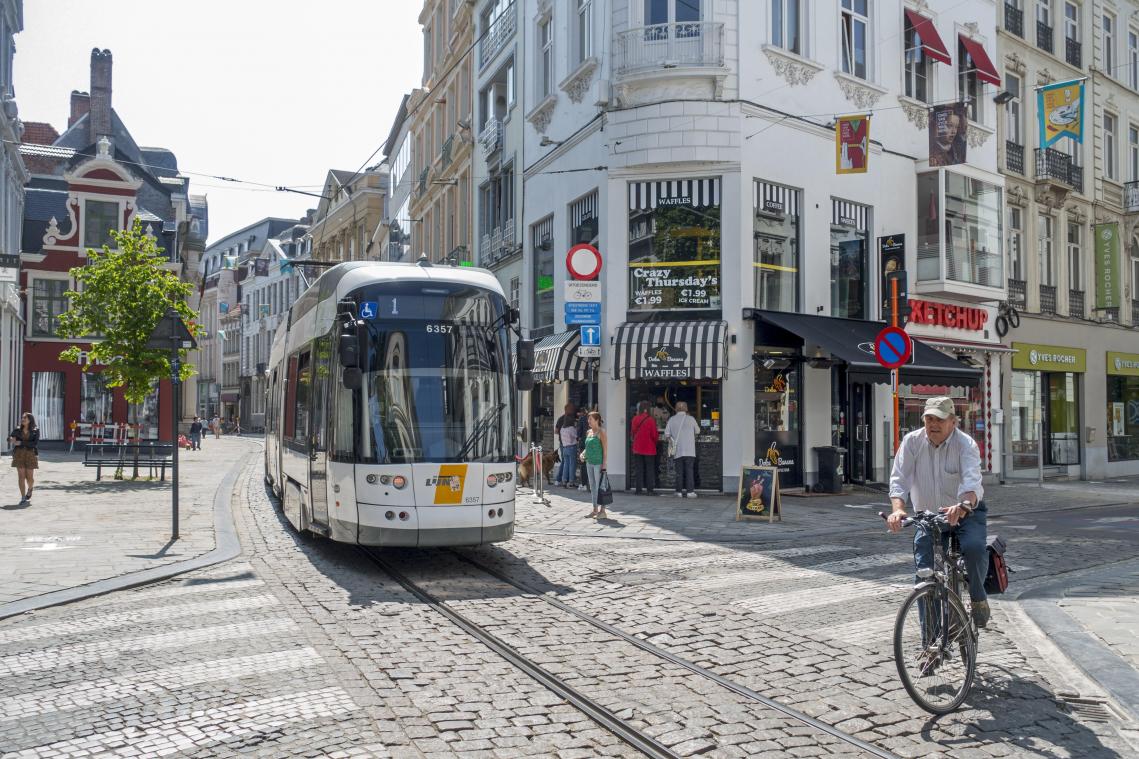 De Lijn wil tramrails opvullen om fietsen veiliger te maken - Metrotime