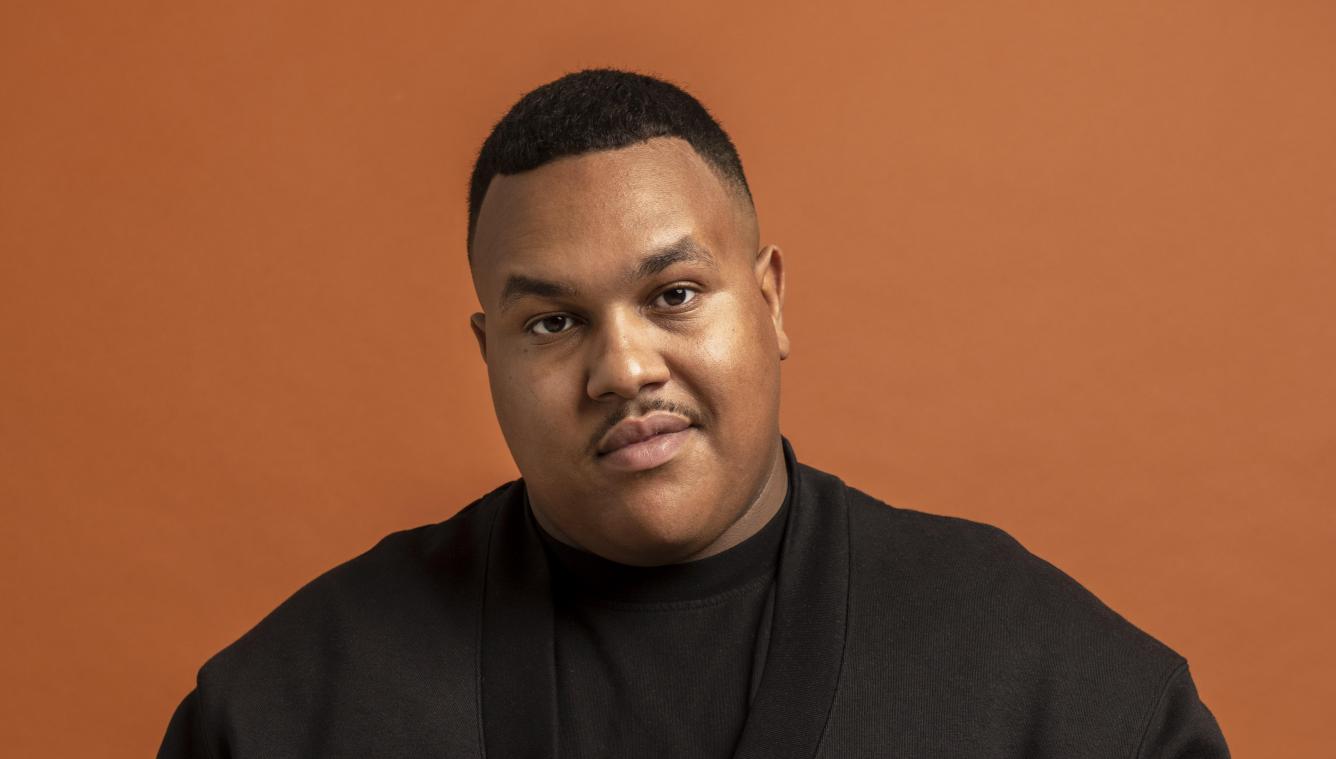 SOUNDCHECK. Op ‘Beef Met Mezelf’ rapt de Limburgse rapper DIKKE over de ...