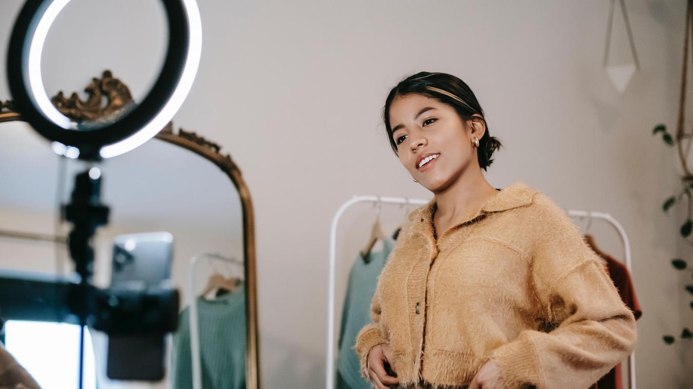 Minister van Media lanceert InfluencerFAQ om influencers bewust te maken over invloed - Metrotime