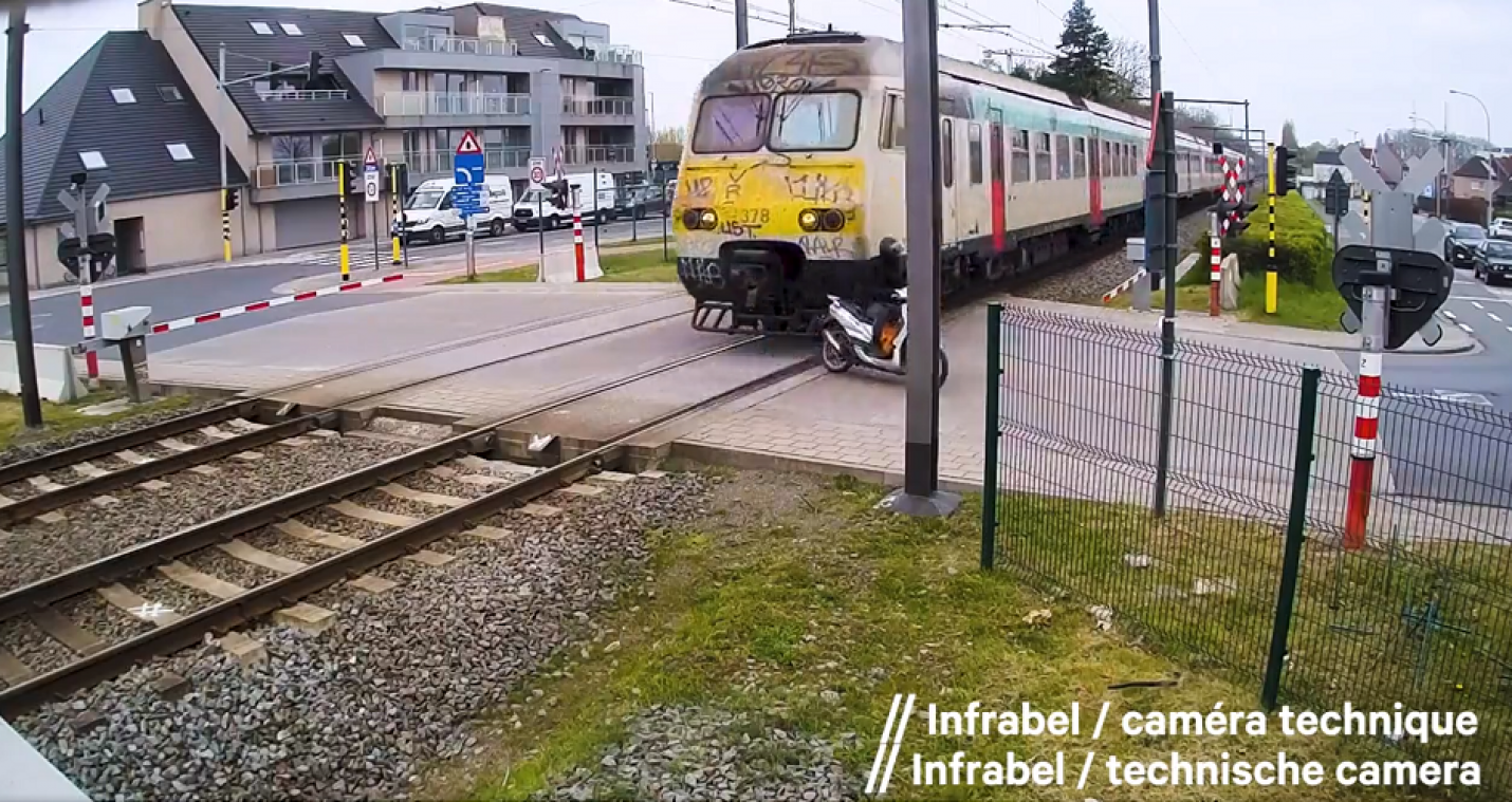 Beangstigende beelden: bestuurder scooter ontsnapt aan dood na bijna ...