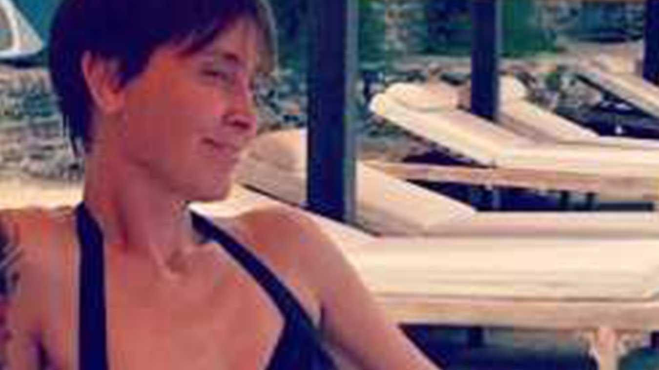 Zangeres Anouk verbaast volgers in badpak: «Wat een lichaam, flink getraind!» (foto) - Metrotime