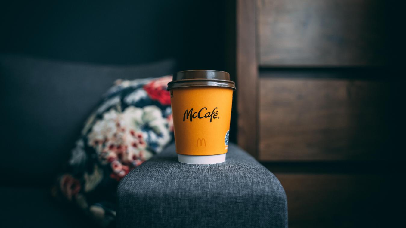Vrouw klaagt McDonalds aan nadat ze koffie over zichzelf morst - Metrotime