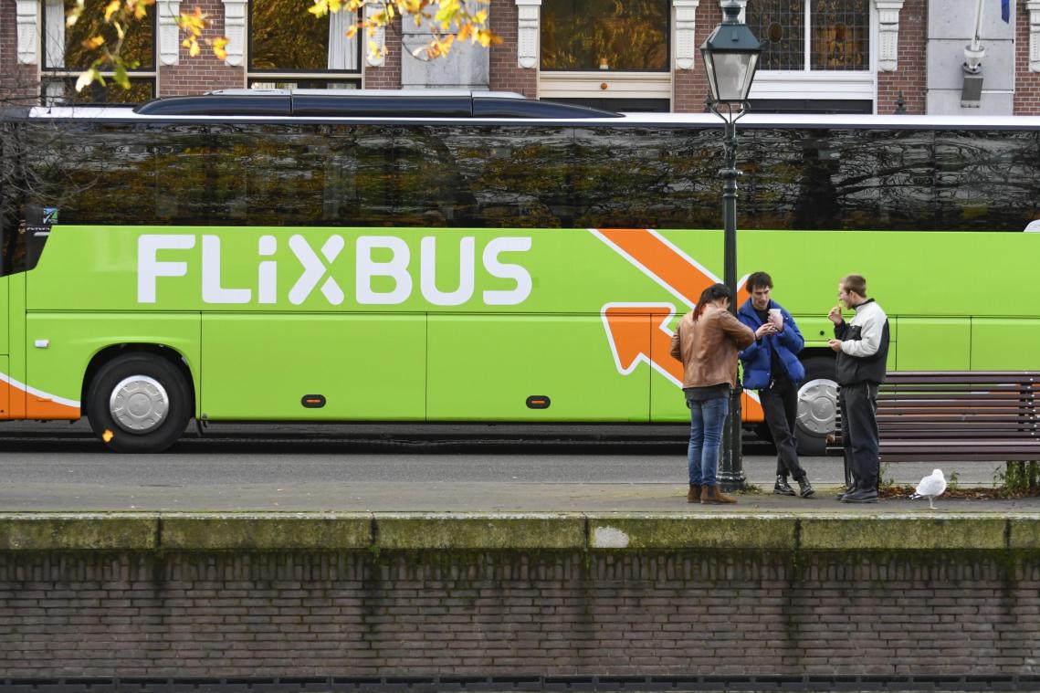 Flix ziet steeds meer passagiers op groene bussen en treinen stappen ...